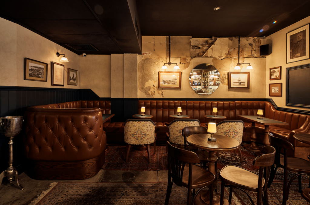 Find Minsky's Piano Man At Henry G's In Manly