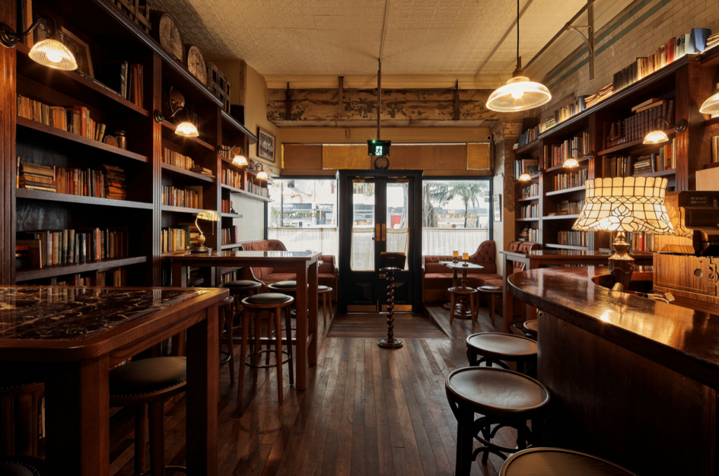 Find Minsky's Piano Man At Henry G's In Manly